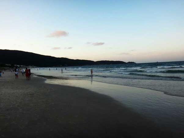 Praia de Bombas em Bombinhas! Local bacana de conhecer!